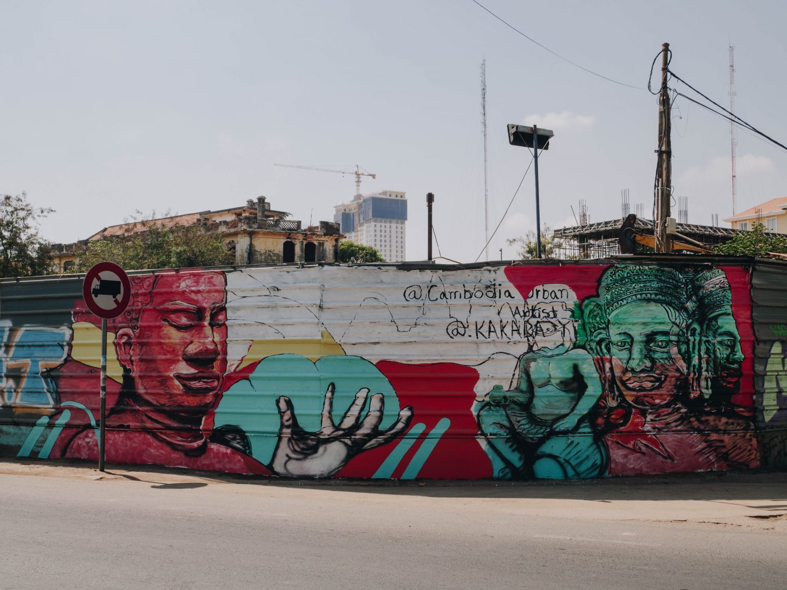 Street Art Hunting in Phnom Penh - AvyTravel